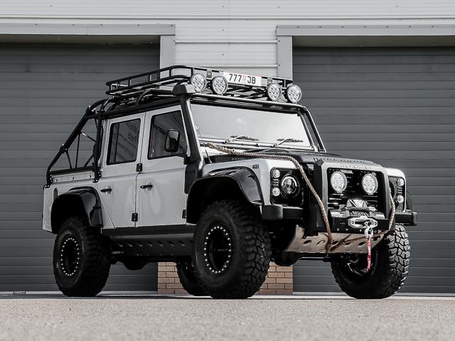 Land Rover Defender Savanna Legacy - Custom Build