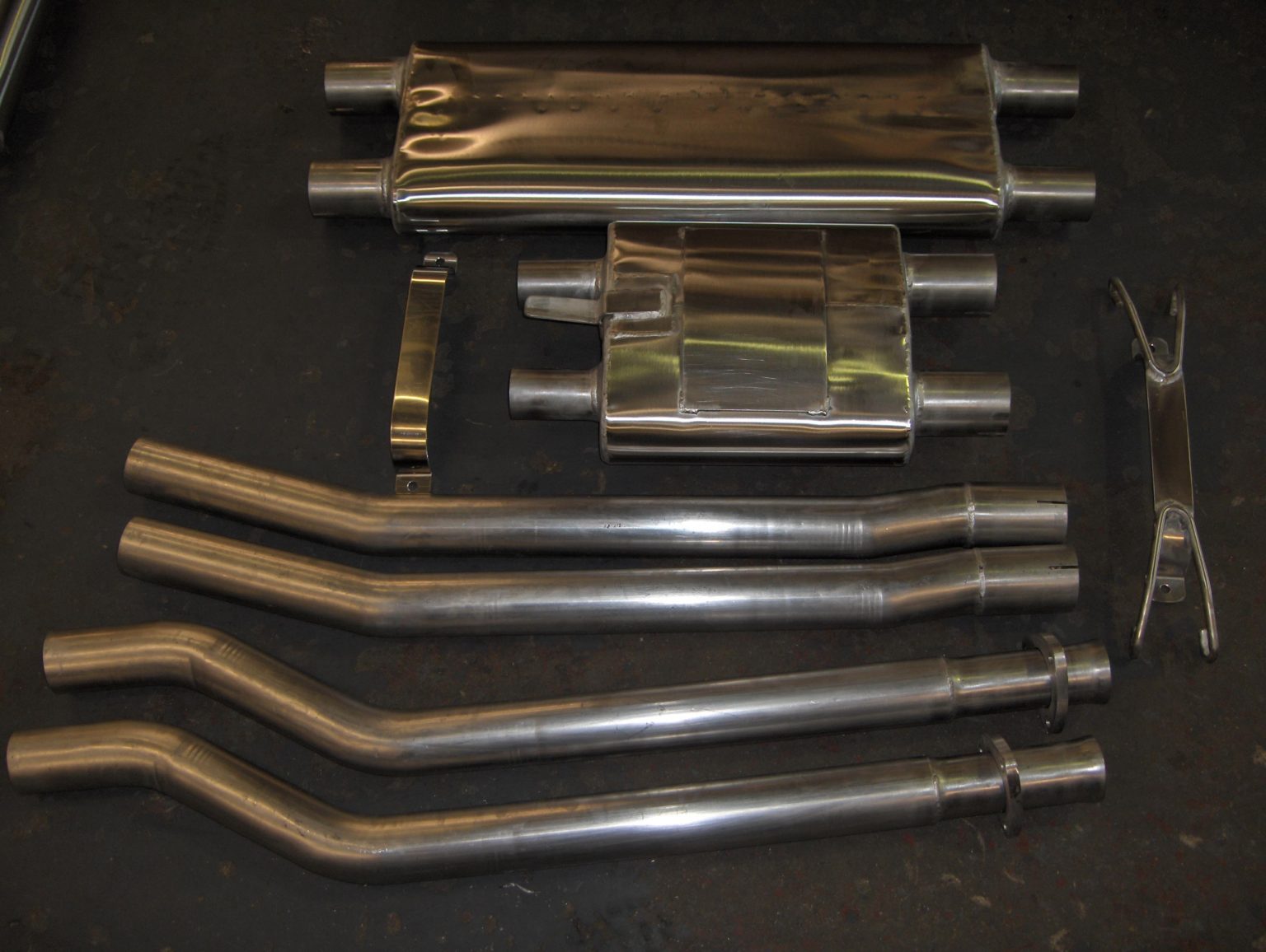 Jaguar E-Type V12 Exhaust System Muffler Fan Tail